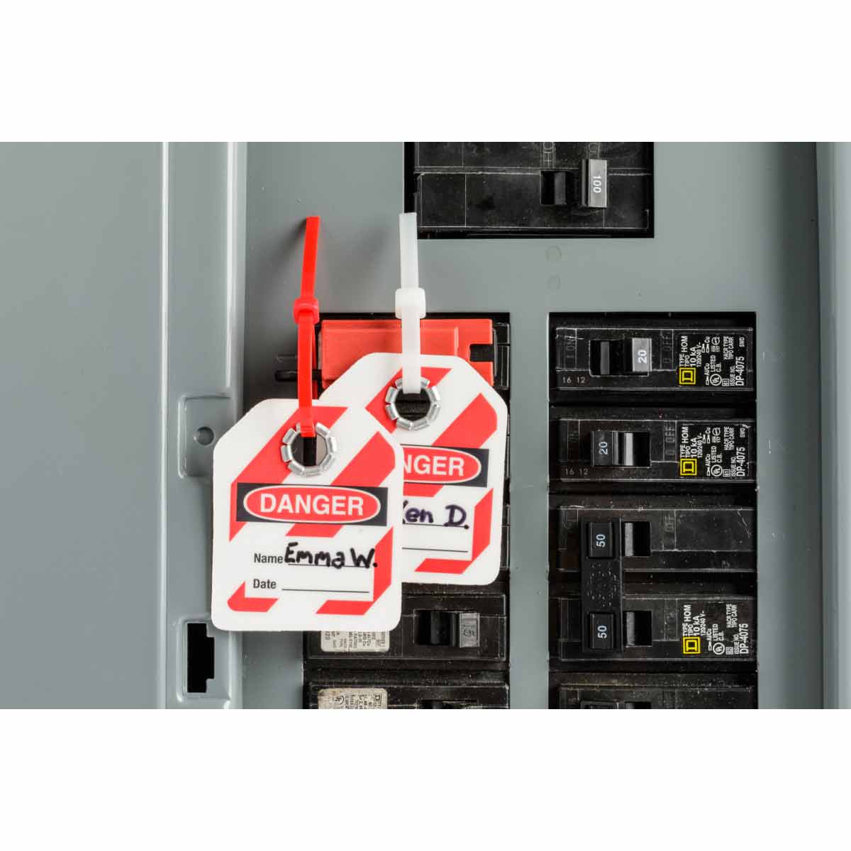 DANGER Do Not Operate Mini Tags - Brady Part: 148824 | Brady | Brady.eu