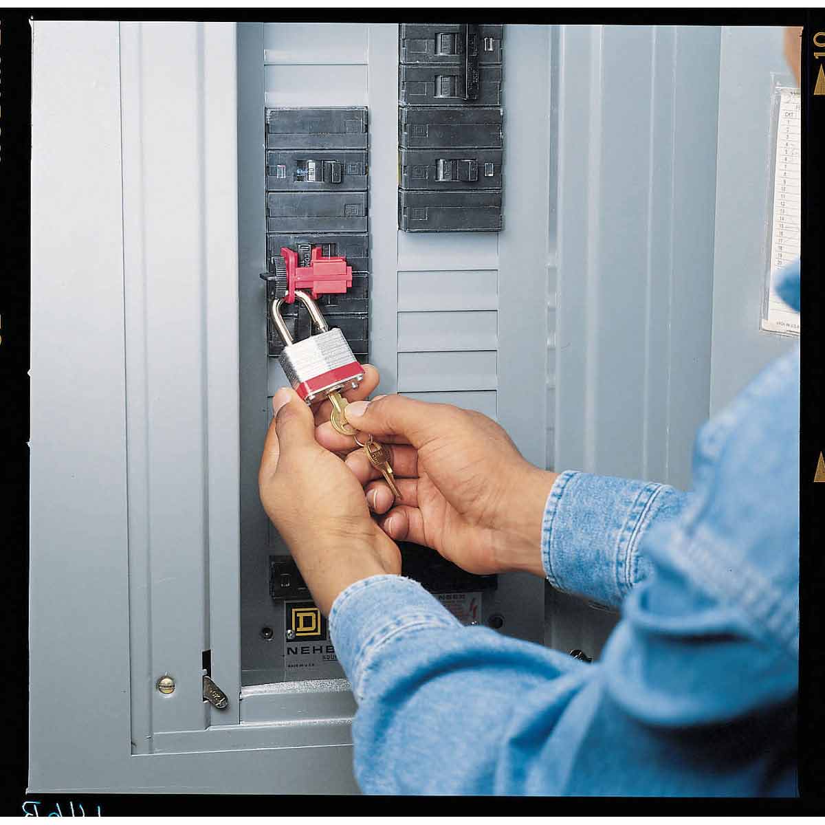 Universal Multipole Breaker Lockout - Brady Part: 103582 | Brady ...