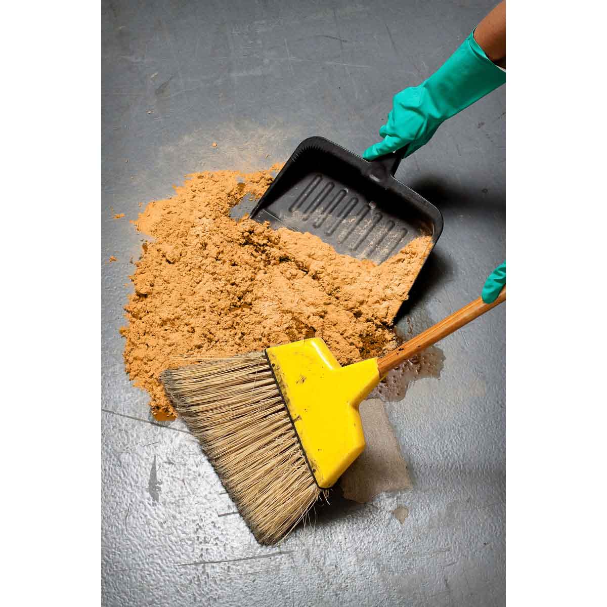 Universal Granular Corncob Absorbent 40 lb Bags - Pallet of 40 - Brady ...
