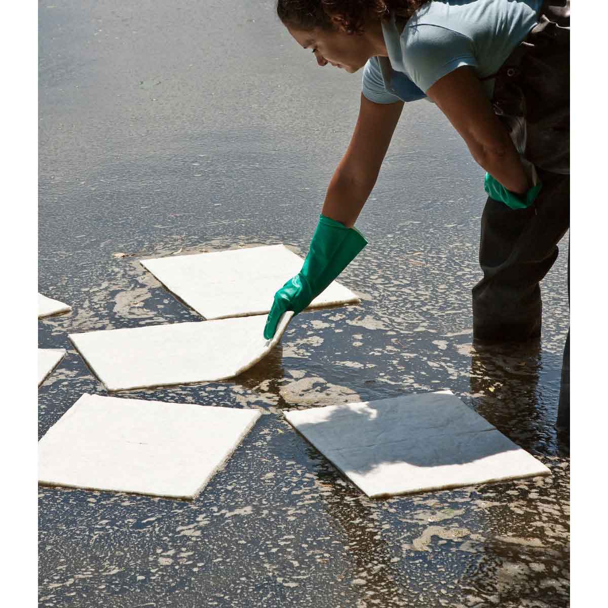 Basic Oil Absorbent Roll - Brady Part: BRO150 | Brady | BradyCanada.ca